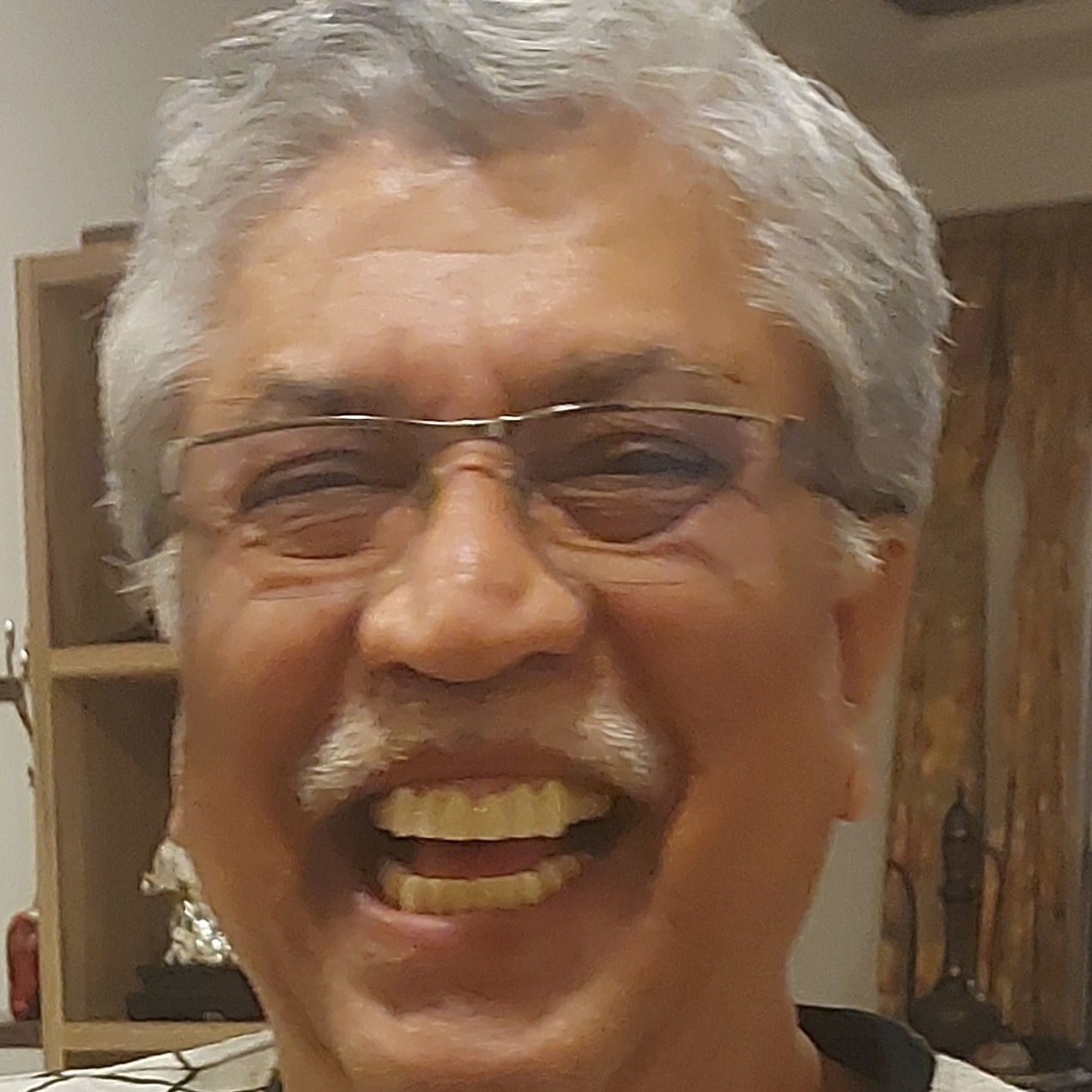 Make people smile :) – STORYTELLER